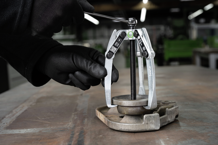 Wholesale Kukko 3-Arm Universal Puller with Swivelling Puller Legs 42-2 ...