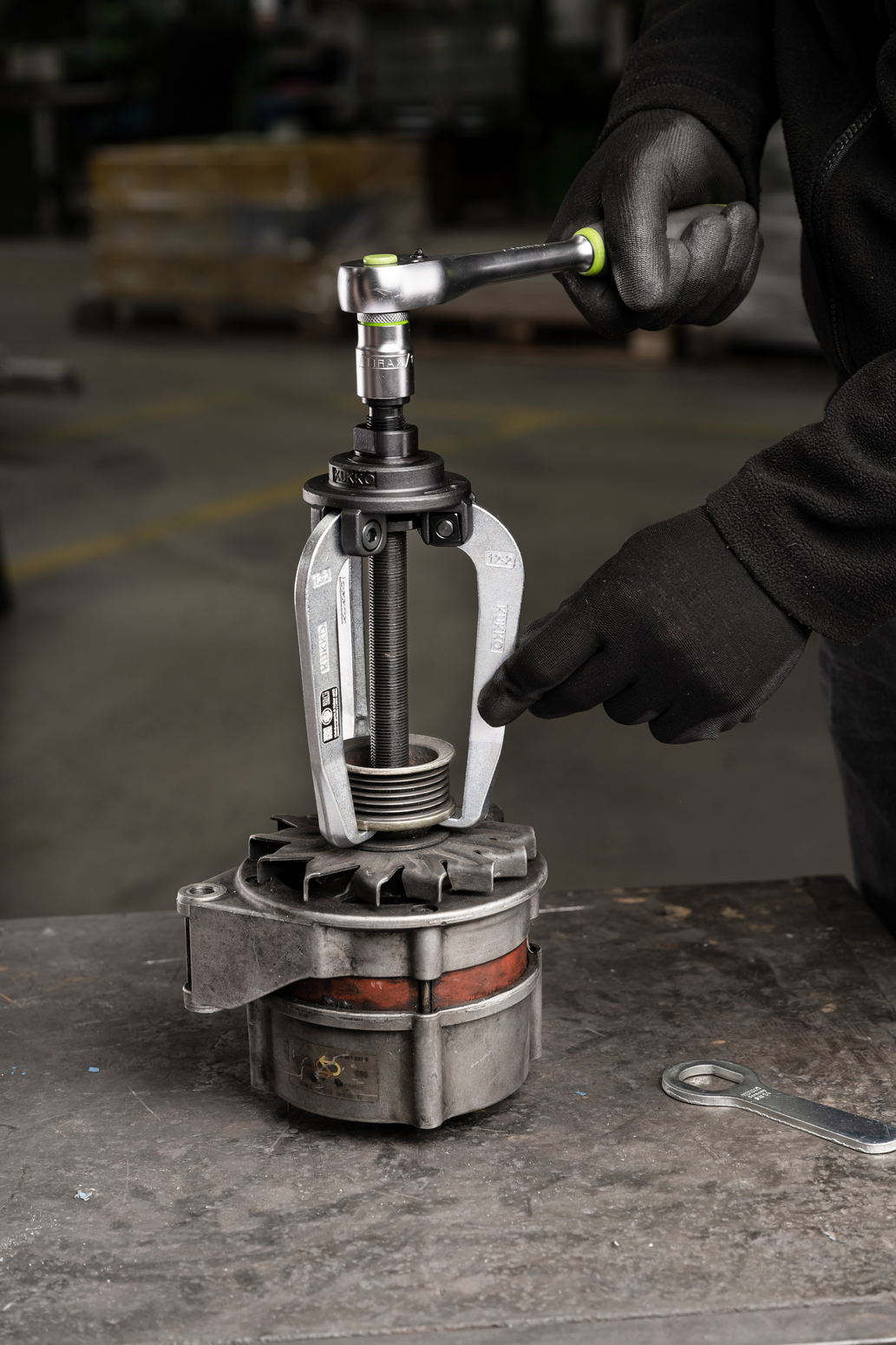 Wholesale "Kukko 3-Armed "Alligator" Puller with Fixed Puller Legs and ...