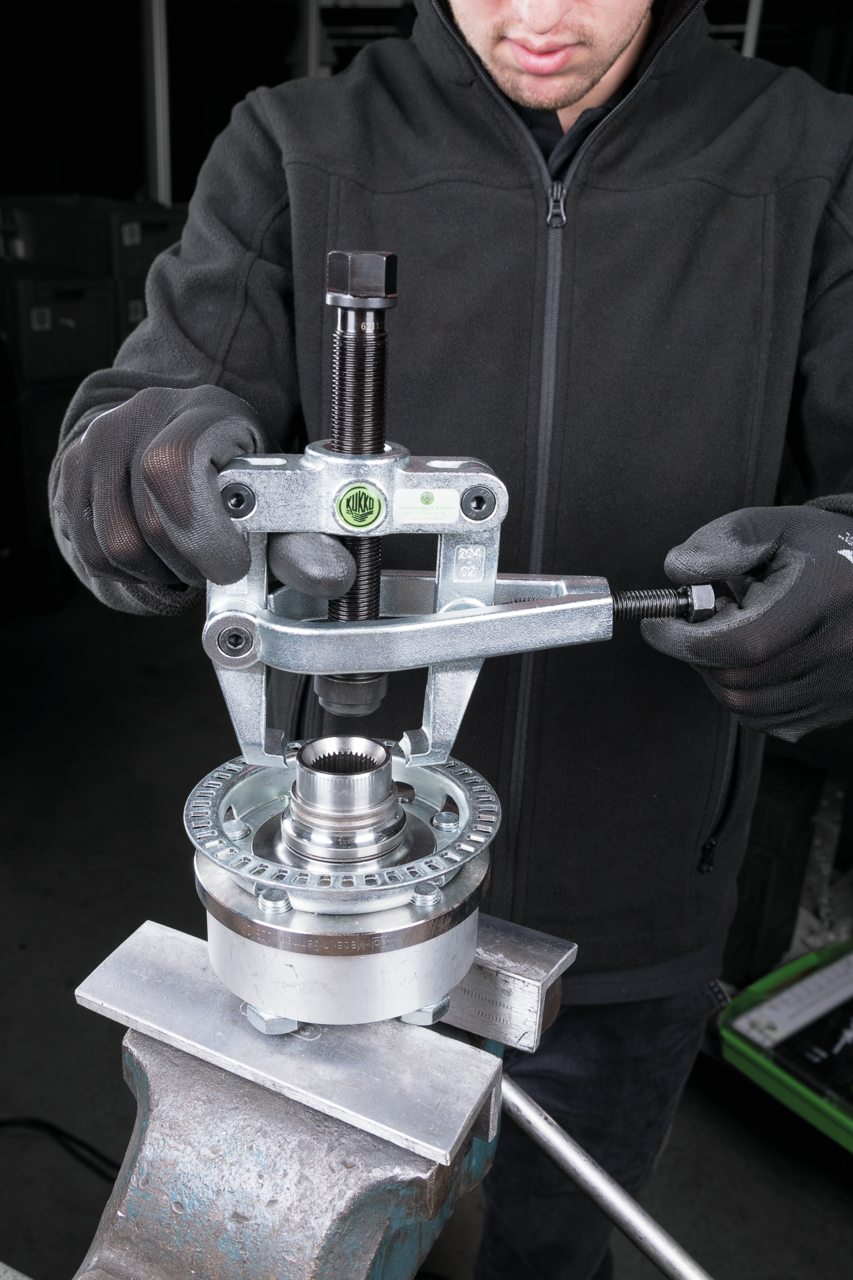 Wholesale Kukko 2-Arm Bearing Puller with Side Clamp & Adapter 204-V ...
